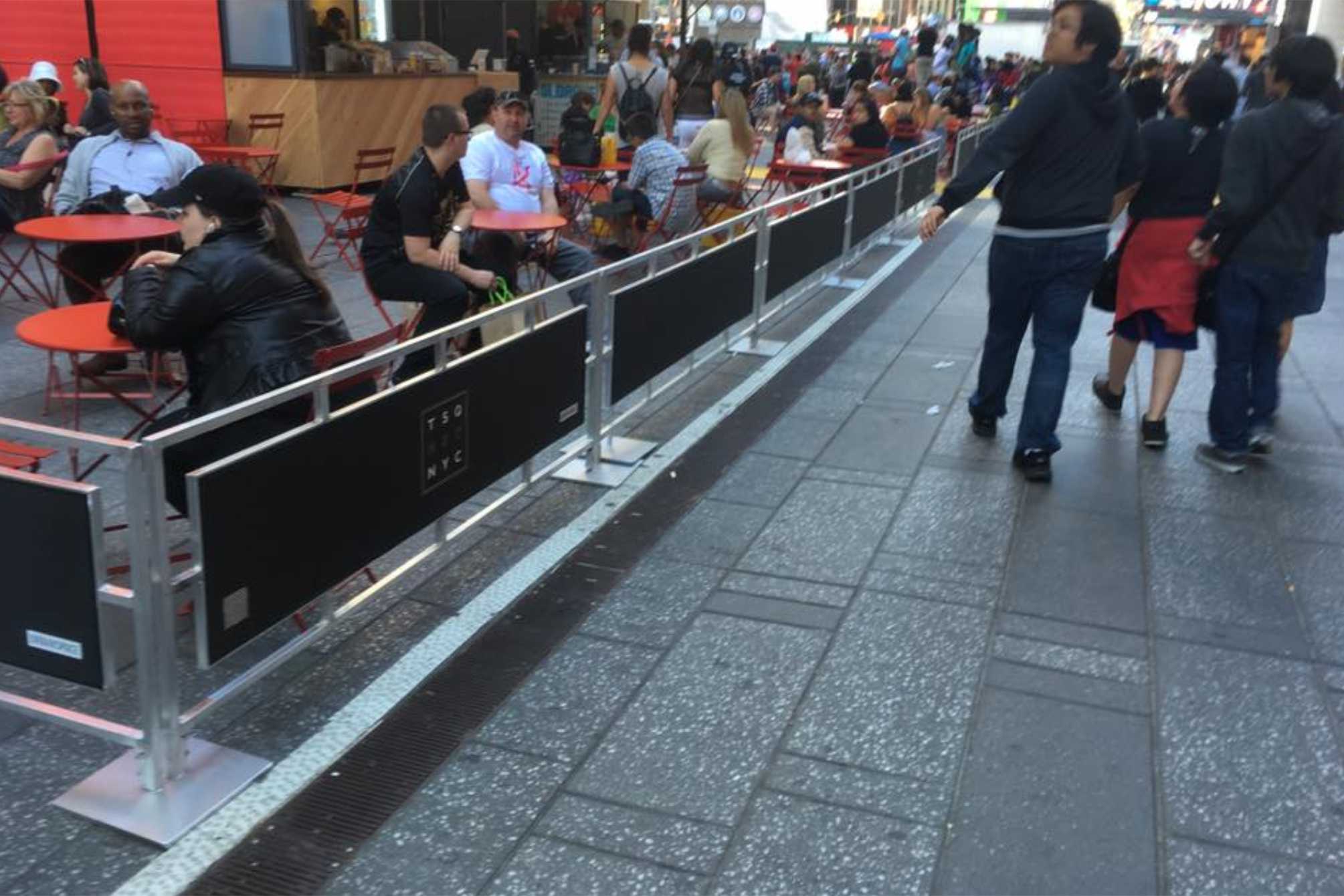 Why your restaurant's outdoor seating area needs cafe barriers now ...